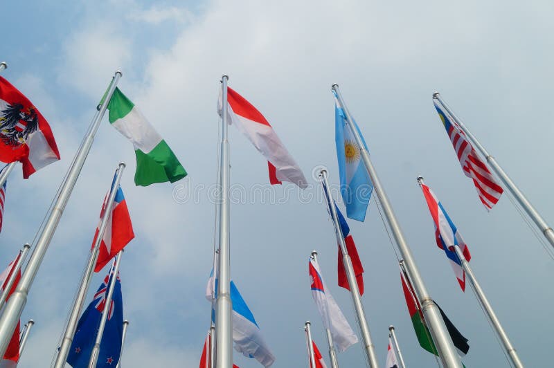 Banderas De Diversos Colores Imagen de archivo - Imagen de cielo, color ...