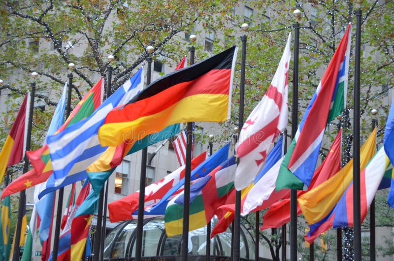 Banderas De Muchas Naciones Foto editorial - Imagen de unido, manhattan ...