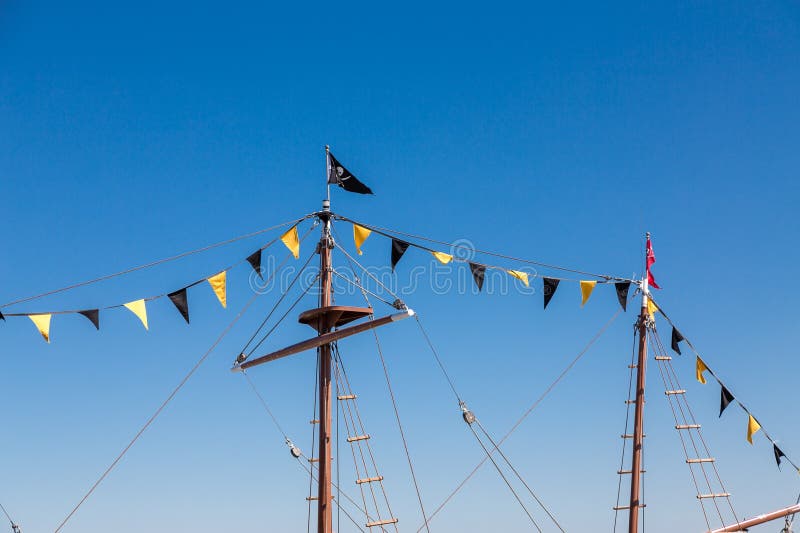 Banderas Náuticas En Puerto Foto de archivo - Imagen de vela, barcos ...