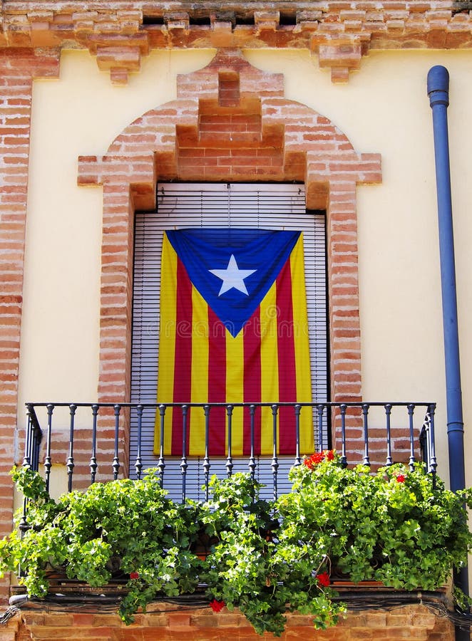 Bandiera catalana immagine stock. Immagine di barcellona - 34110275