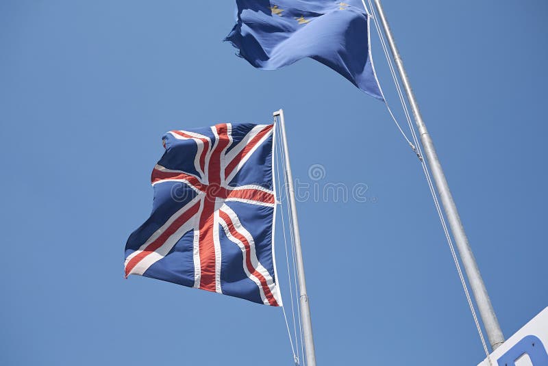 Bandiere inglesi. fotografia stock. Immagine di vento - 34809348