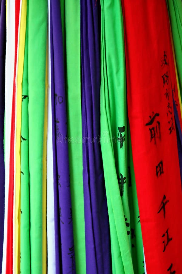 Bandierine colorate immagine stock. Immagine di giallo - 1525963