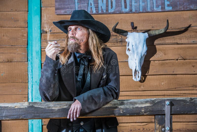 Bandit Portrait arkivfoto. Bild av sheriff, cigarett - 39328066