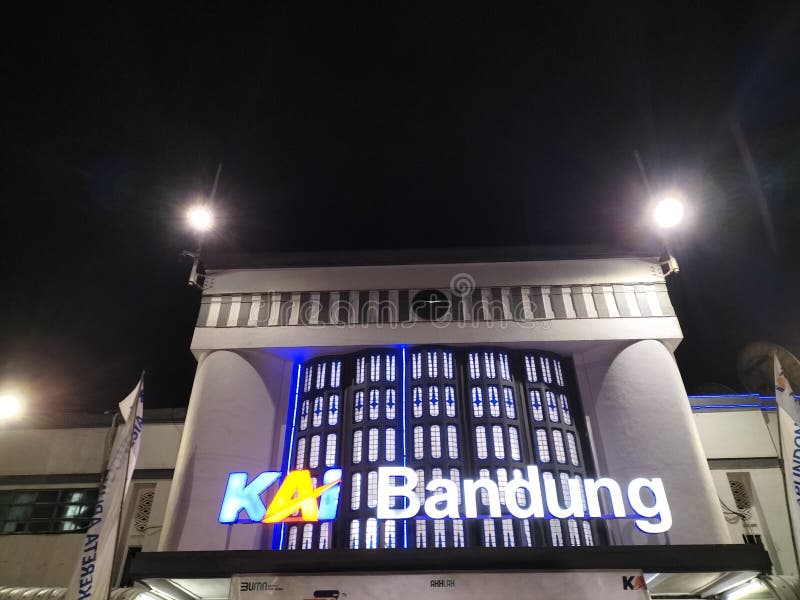 Bandung station editorial stock image. Image of train - 262037719