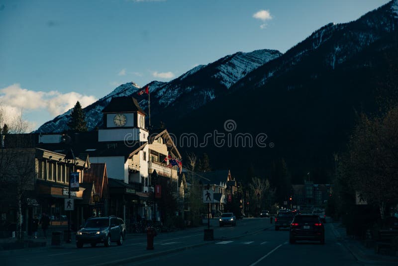BANFF, ALBERTA, CANADA -dec, 2019 Scenic Street View of the Banff ...