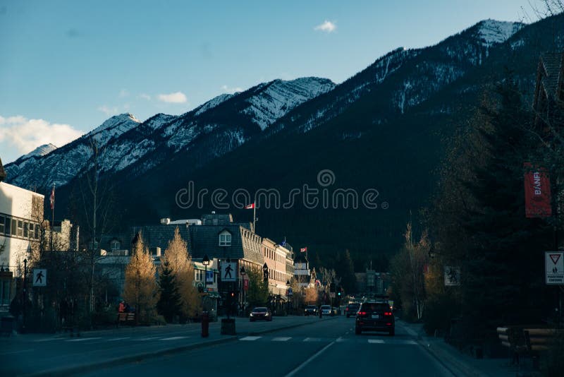 BANFF, ALBERTA, CANADA -dec, 2019 Scenic Street View of the Banff ...