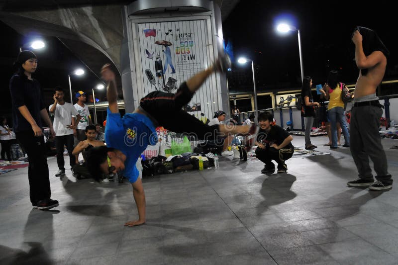 Bangkok B-Boy Breakdancing in the Street Editorial Image - Image of ...