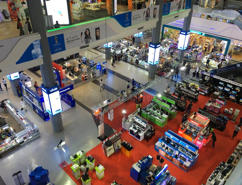 It City store in Bangkok editorial image. Image of device - 107901765