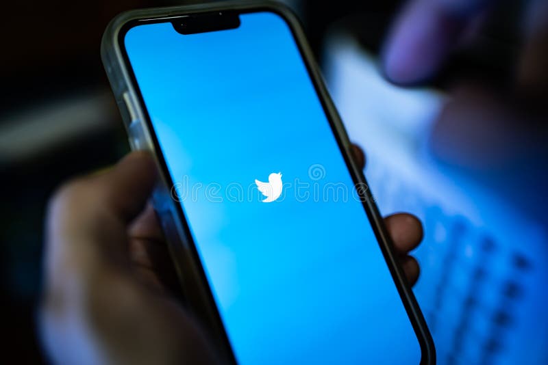 Twitter on iPhone 13 editorial image. Image of message - 246148540