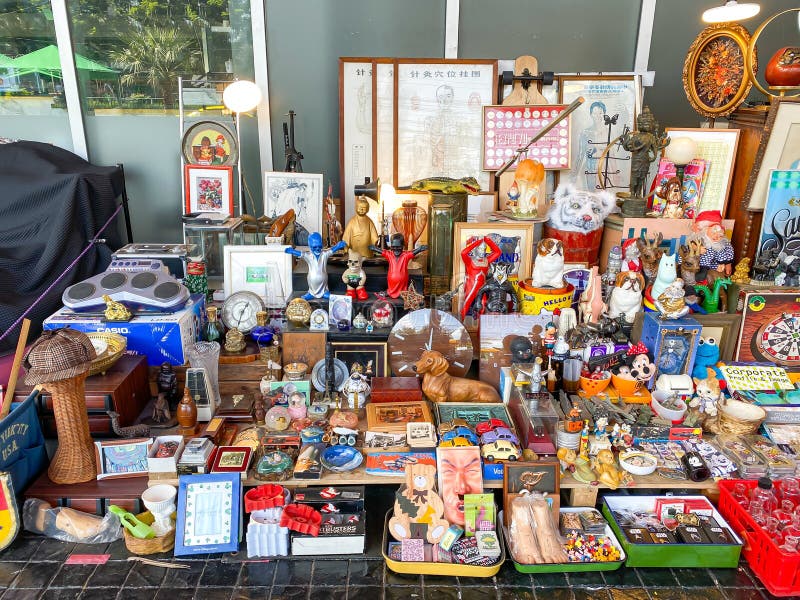 Many Second Hand Shop Old Vintage Objects and Furniture for Sale ... Many Second Hand Shop Old Vintage Objects and Furniture for Sale ...