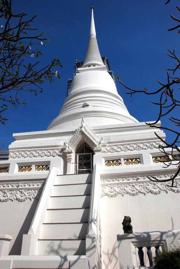 Bangkok, Thailand: Wat Pathum Wanaram Chedi Stock Photo - Image of ...