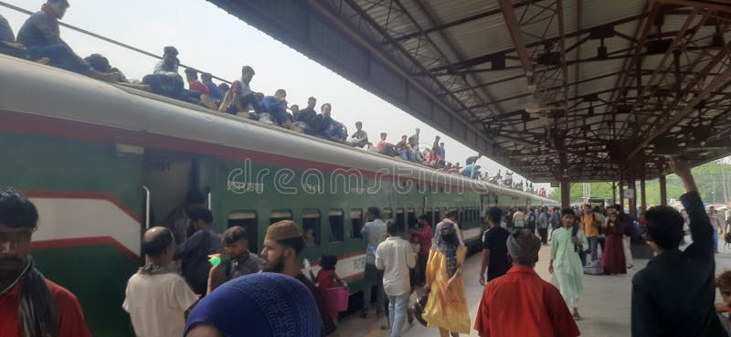 Bangladesh Railway Crowd editorial photography. Image of station ...