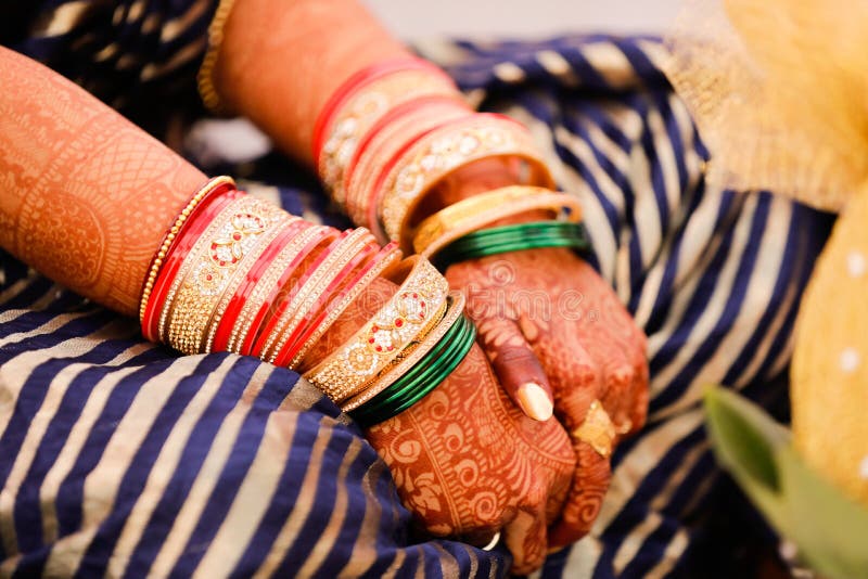 Bangles bride hand stock photo. Image of hindu, jewellery - 143249792