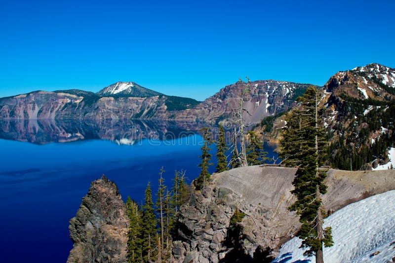 A bank of the Crater Lake stock photo. Image of reflection - 31674258