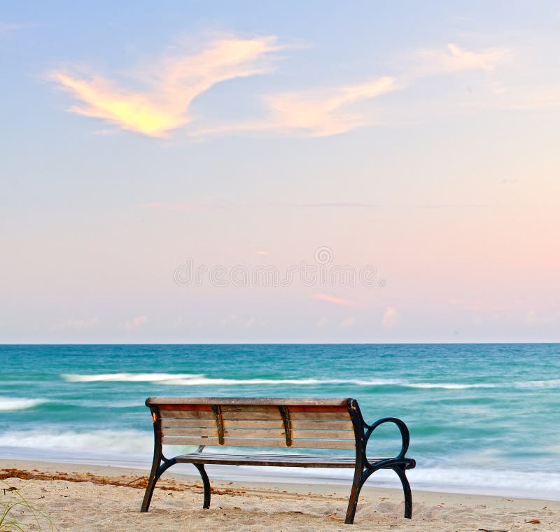 Bank door het strand stock foto. Image of landschap, rustig - 63848954