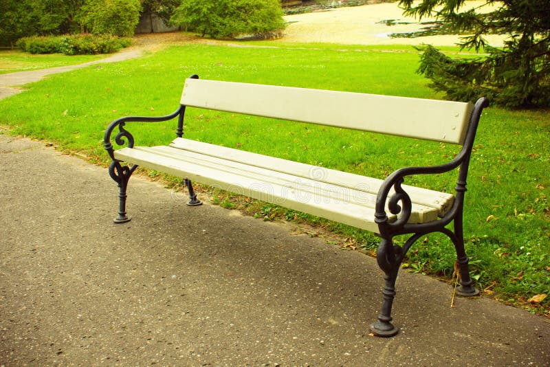 New York, USA 20. Mai 2014 Reihe Der Leeren Bank Im Central Park ...