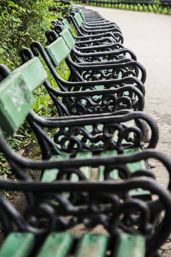 Bank im Park, Nahaufnahme stockfoto. Bild von sommer - 126891972