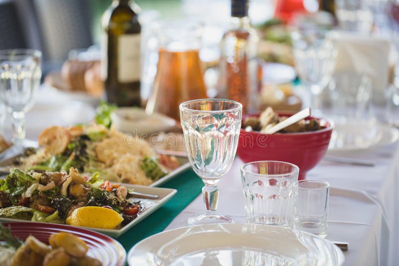 Banquet Wedding Table Setting on Evening Reception Waiting Guests ...