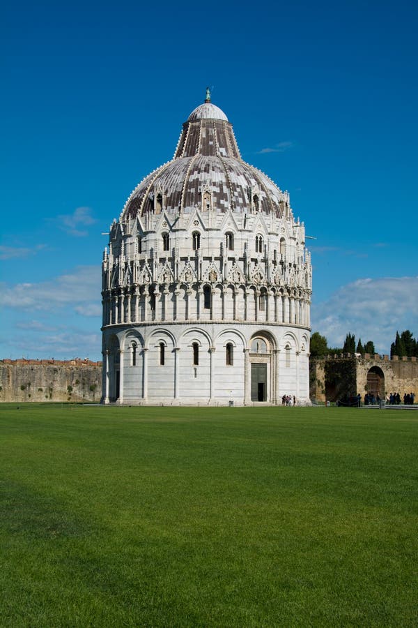 Baptisterio De Pisa, Toscana, Italia Foto de archivo - Imagen de modelo ...