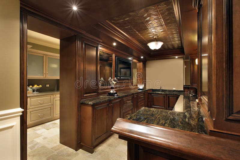 Bar En Sous-sol De Maison De Luxe Photo stock - Image du étage ...
