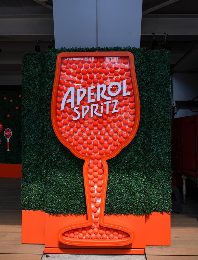 Bar Pop-up Do Aperol Spritz Em Nova Cidade Imagem de Stock Editorial ...