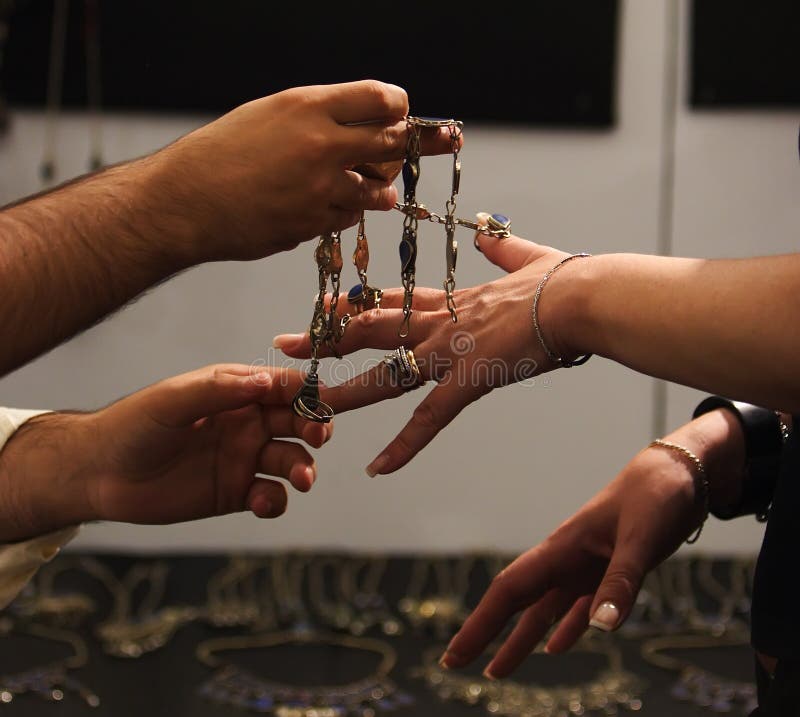 Baratto immagine stock. Immagine di monili, vendita, gioiello - 1405005