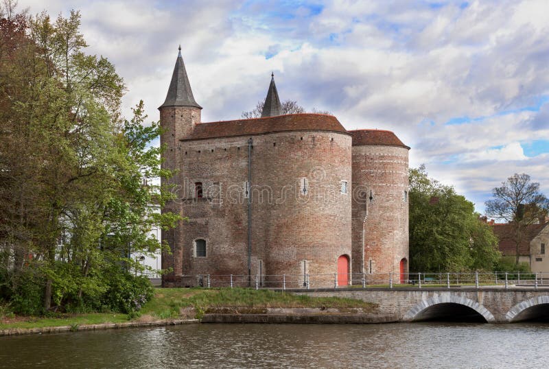 Barbacane Medievale Della Testa Di Ponte Immagine Stock - Immagine di ...