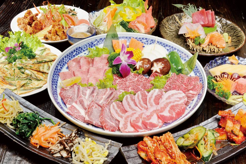 Barbacoa Coreana - La Carne Se Est? Cocinando En Estufa Foto de archivo ...