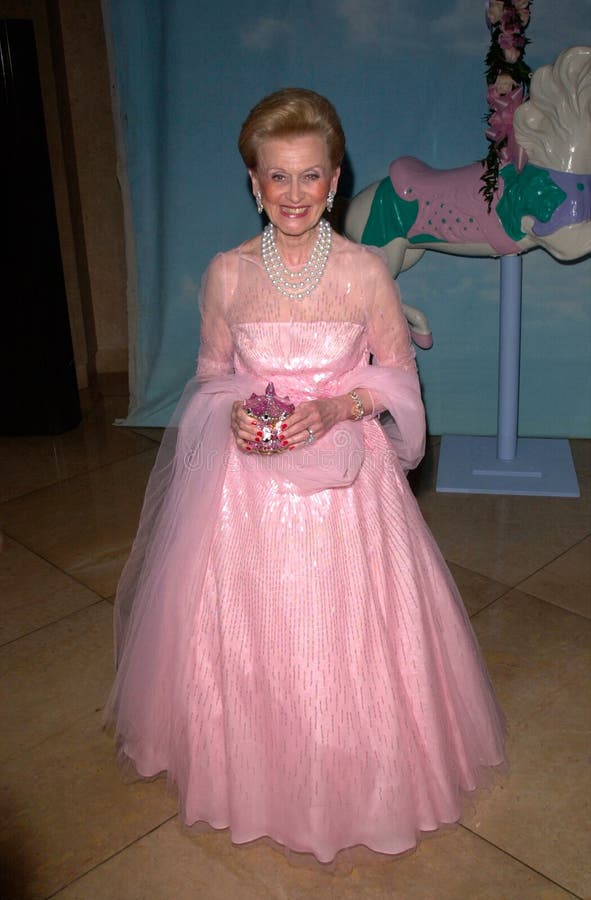 Barbara Davis,Halle Berry editorial photo. Image of berry - 25460571