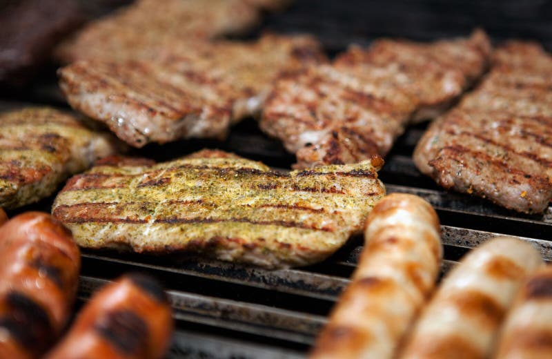 Barbecue - Cuisson De La Viande Image stock - Image du boeuf, rouge ...