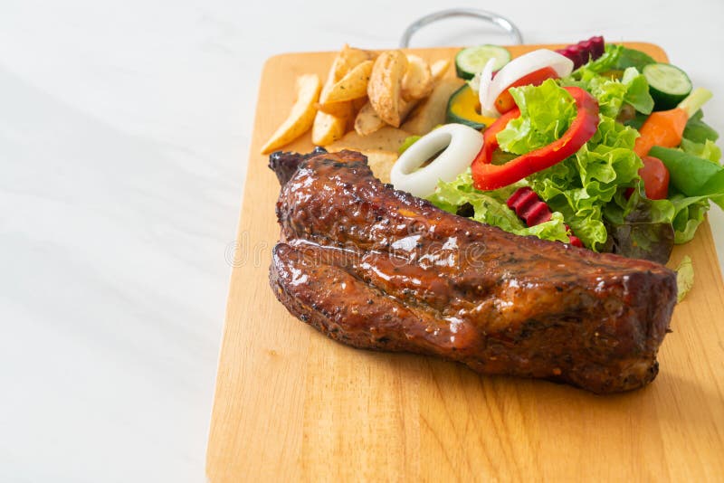 Barbecue Pork Spare Ribs with Vegetables Stock Image - Image of ...