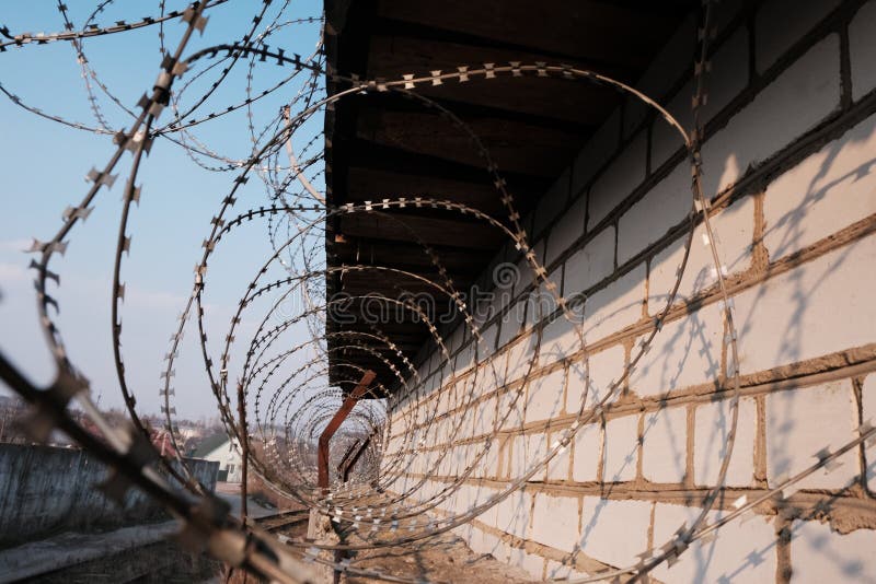 Dark Barbed Wire Circle Stock Photos - Free & Royalty-Free Stock Photos ...