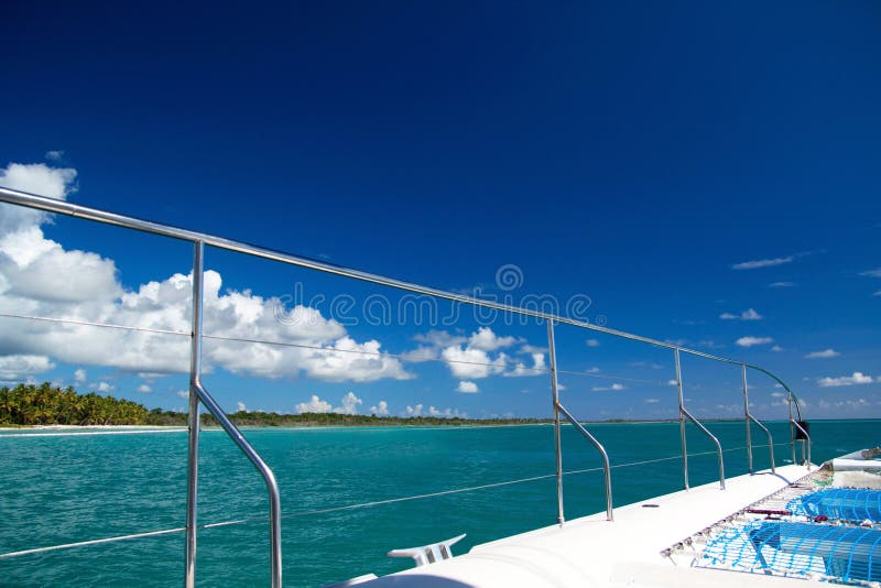 Barca Nel Mar Dei Caraibi, Vista Dalla Barca Immagine Stock - Immagine ...