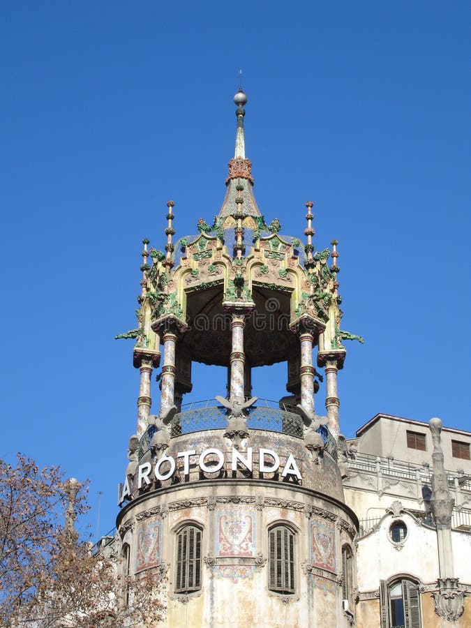 Rotonda de Barcelona fotografia editorial. Imagem de monumento - 54436482