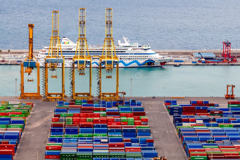 Barcelona. Cargo port editorial image. Image of breakwater - 59891745
