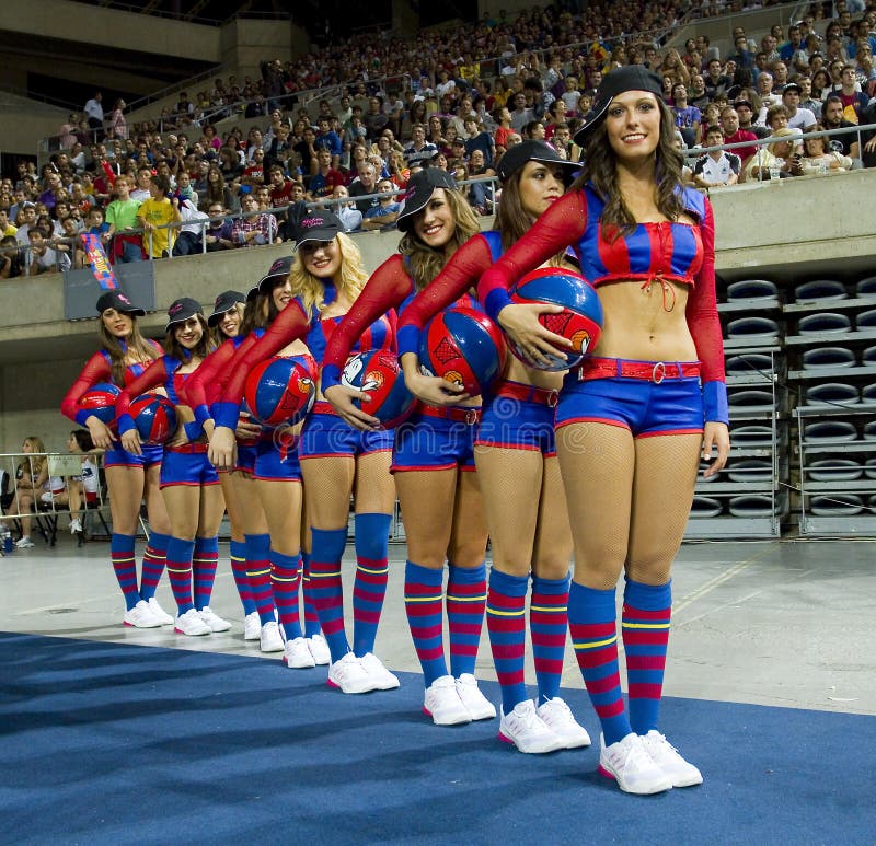 Barcelona cheerleaders editorial photography. Image of dallas - 27077737