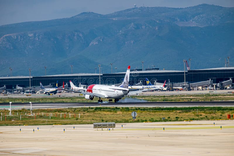 BARCELONA, OCTOBER 2017: Plane Taking Off in Barcelona Airport ...