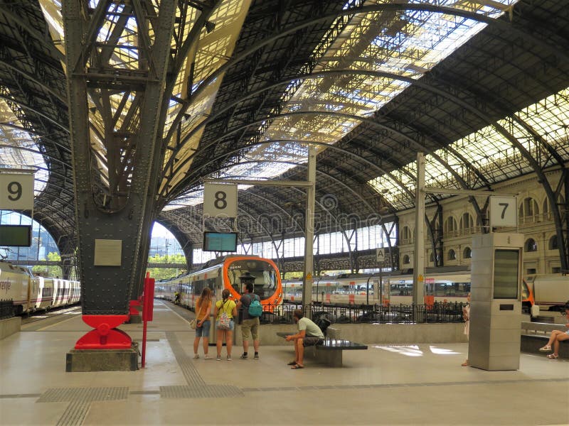 Barcelona Train Station editorial photo. Image of train - 160886111