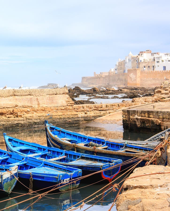 Barche Blu Di Essaouira, Marocco Fotografia Stock - Immagine di città ...