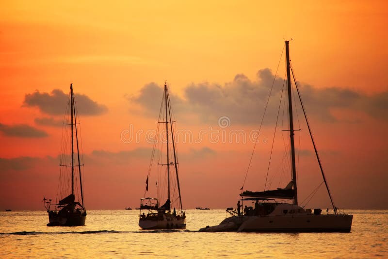 Barche a vela immagine stock. Immagine di avventura, tramonto - 13938529