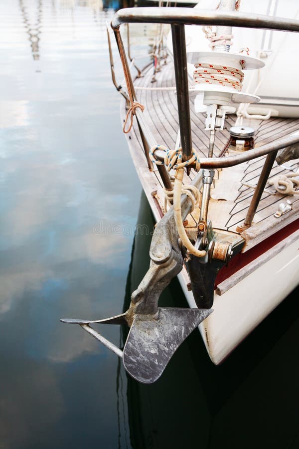 Barco amarrado foto de archivo. Imagen de ocio, recorrido - 13241188