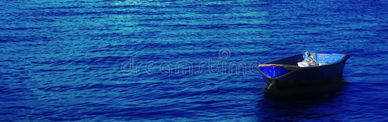 Barco azul imagen de archivo. Imagen de arena, agua, turismo - 2956151