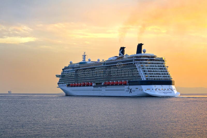 Barco de cruceros moderno foto editorial. Imagen de conferencia - 61103721