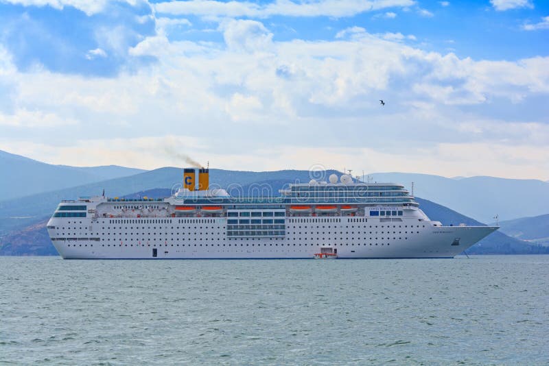 Barco de cruceros moderno foto editorial. Imagen de detalle - 61788836
