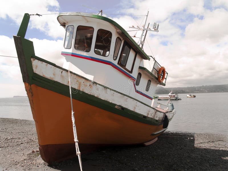 Barco de Fisher amarrado foto de archivo. Imagen de negocios - 15552016