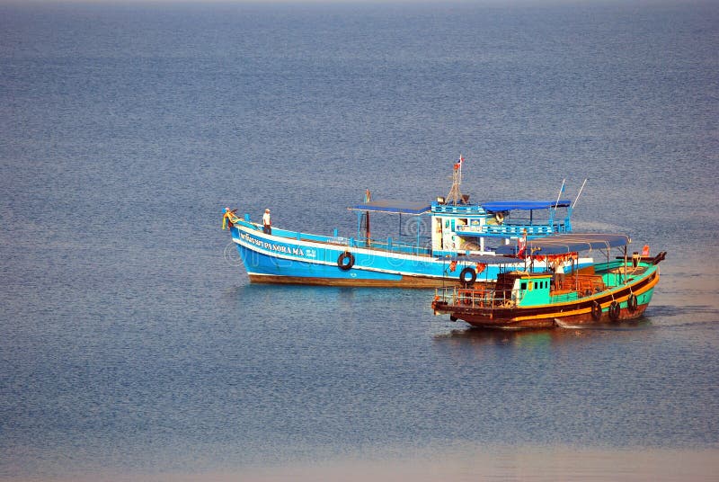 Barco de Fisher en el mar foto editorial. Imagen de silla - 24690751