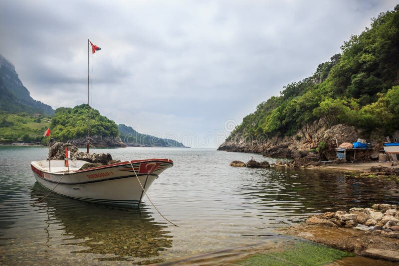 Barco De Fisher En La Ensenada Foto editorial - Imagen de apalache ...