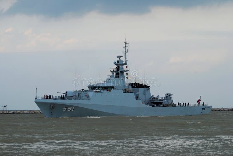 Barco de la Armada foto de archivo. Imagen de nubes, agua - 48509530