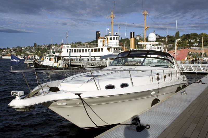 Barco de lujo foto de archivo editorial. Imagen de moderno - 26780443