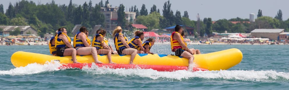 Banana boat fotografía editorial. Imagen de balsa, agua - 56659977